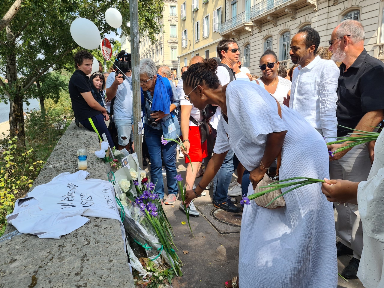 Lyon : l'immense émotion à la marche en hommage à Iris et Warren