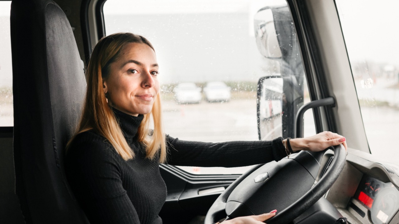 Audrey est devenue conductrice de camion : " Mes collègues étaient très surpris mais dans le bon ...