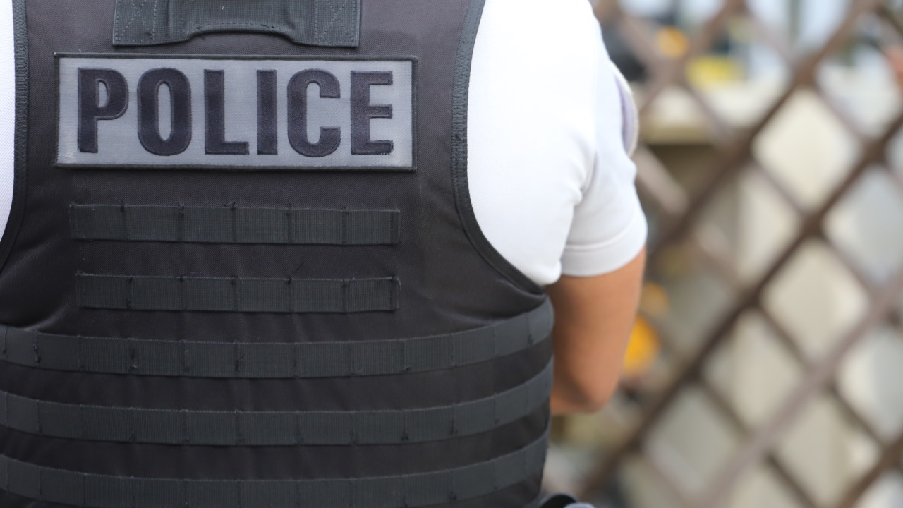 Dans la région : un policier hospitalisé après avoir été poussé dans ...