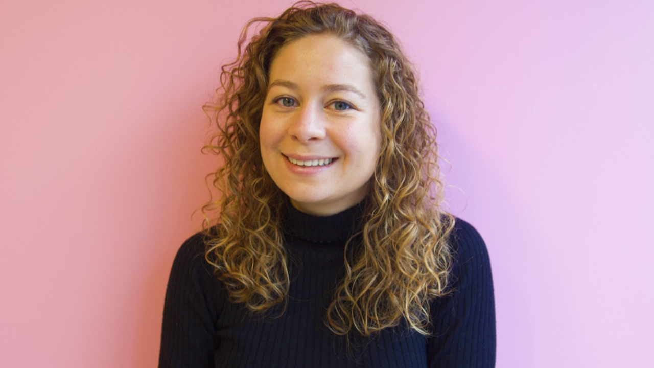 "Décomplexer les personnes aux cheveux bouclés" : Laureen Schein fait ...