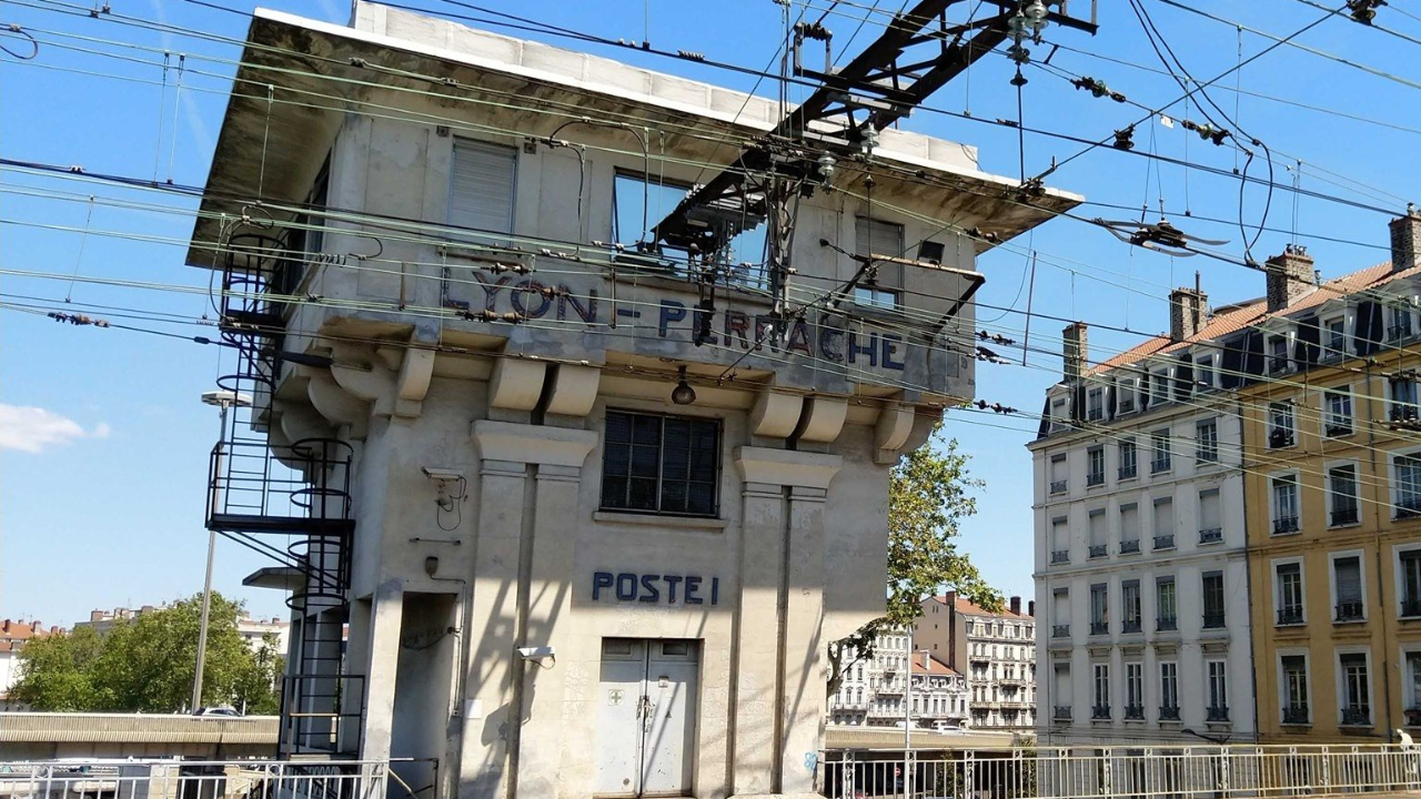 Le Poste 1 d’aiguillage de Lyon Perrache transformé en un lieu de ...