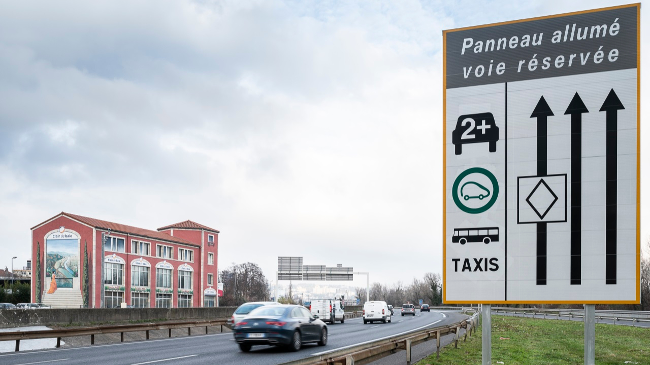 Voies de covoiturage sur la M6/M7 à Lyon : la date d’activation des radars officiellement fixée