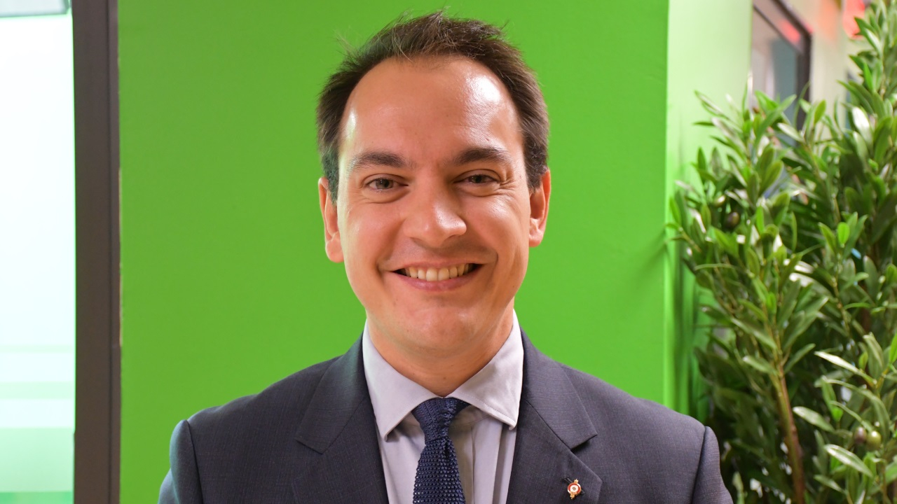 Pierre Oliver : "36 personnes au cabinet du maire de Lyon, seulement 15 ...