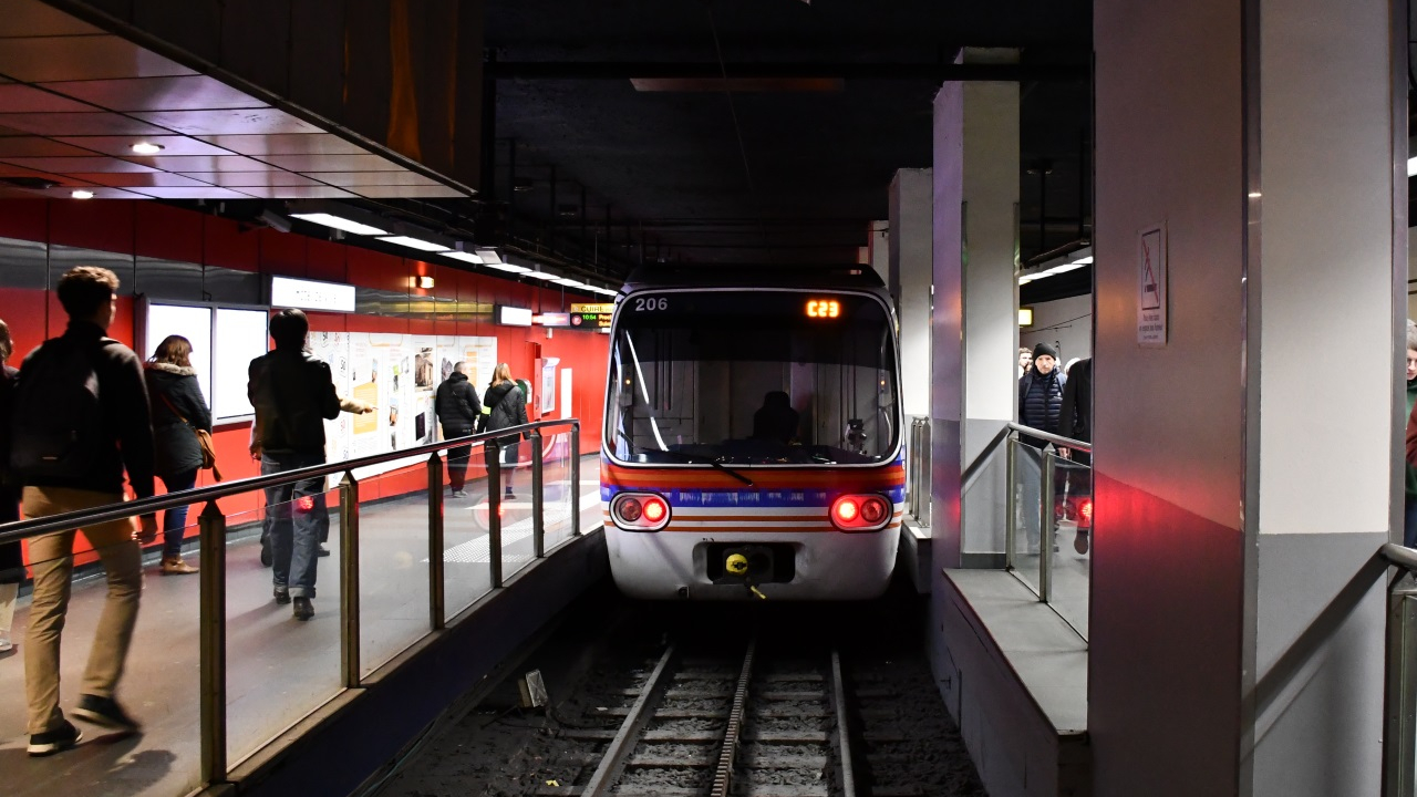 Lyon : le métro C ne va plus jusqu'à Cuire à cause de l'incendie d'un squat