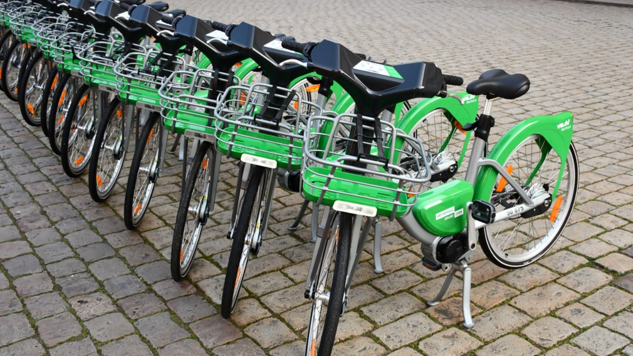 Lyon : un million de trajets pour le Vélo’v électrique deux mois après ...
