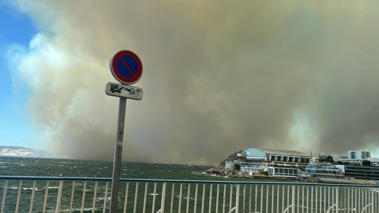 Incendies dans le sud de la France : 270 pompiers d’Auvergne-Rhône ...