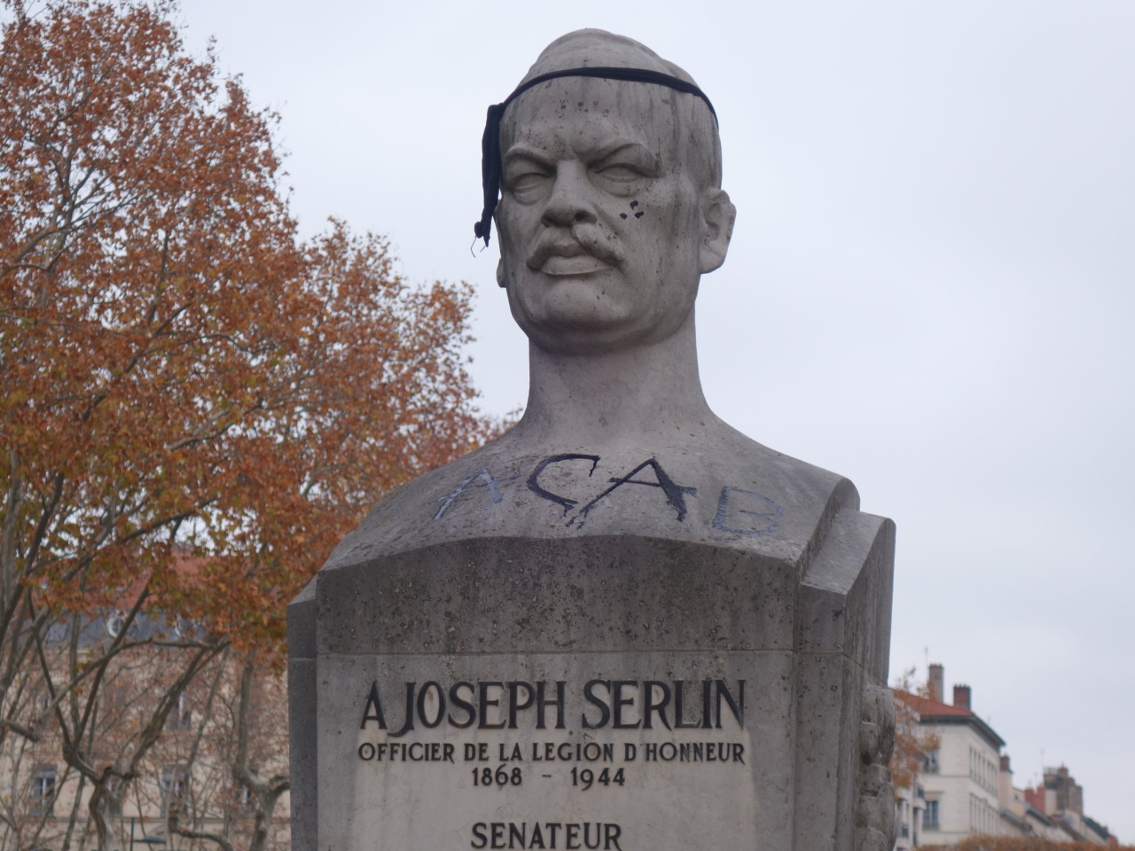 Lyon : un buste de Joseph Serlin, ancien résistant, tagué lors de la ...
