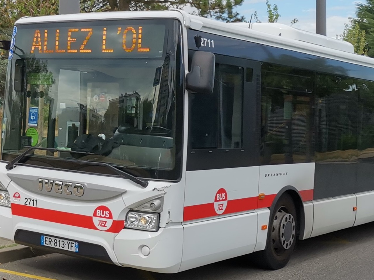 Lyon : les bus TCL aux couleurs de l’OL pour encourager les Lyonnaises