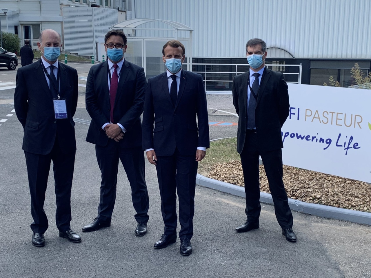 Emmanuel Macron à Sanofi : une nouvelle usine de production de vaccins ...