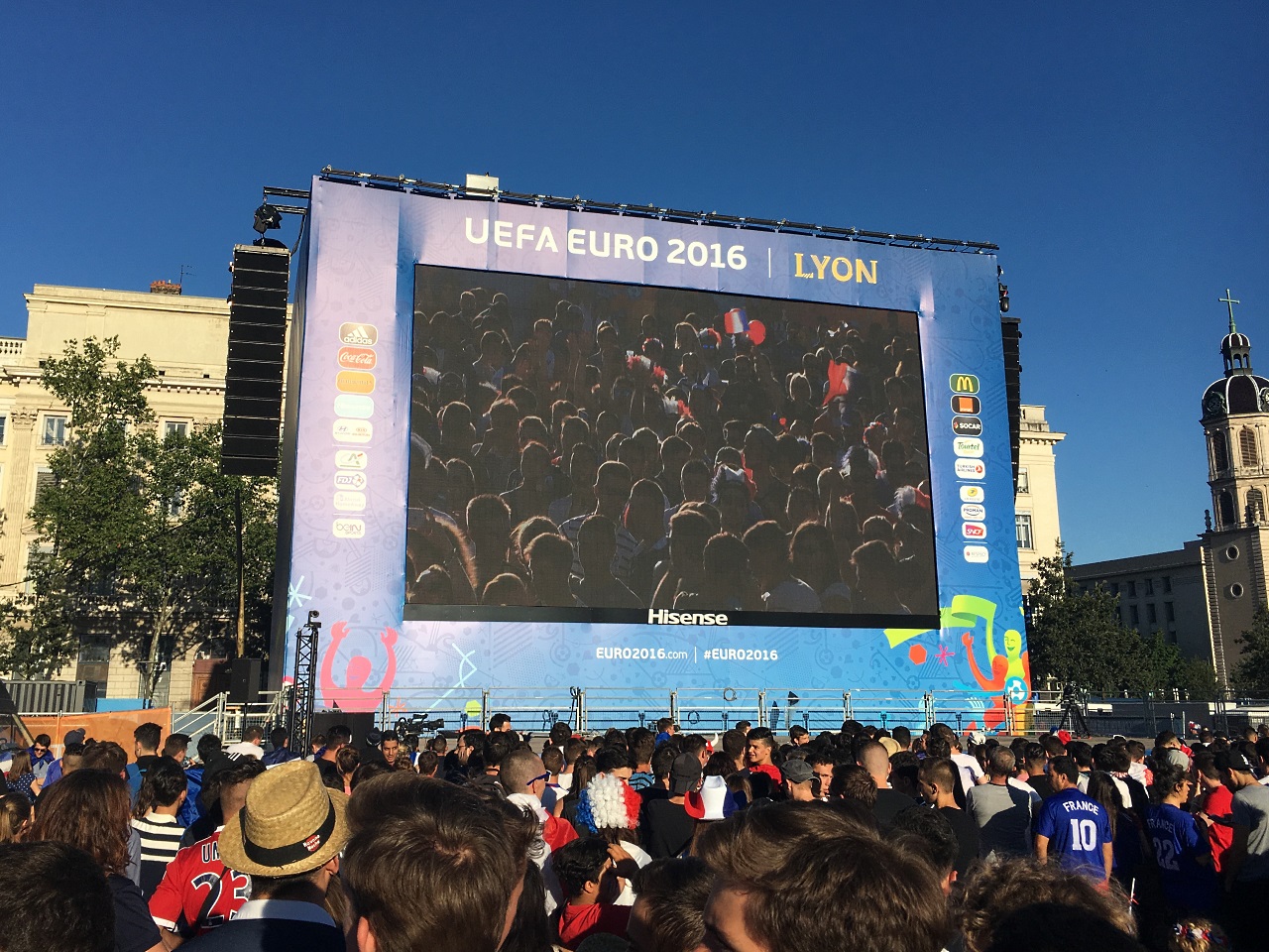 Euro 2016 : près de 410 000 supporters sur la fan-zone de Lyon, 160 000 ...