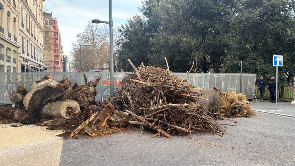 Les agriculteurs en colère quittent Lyon après un entretien en ...