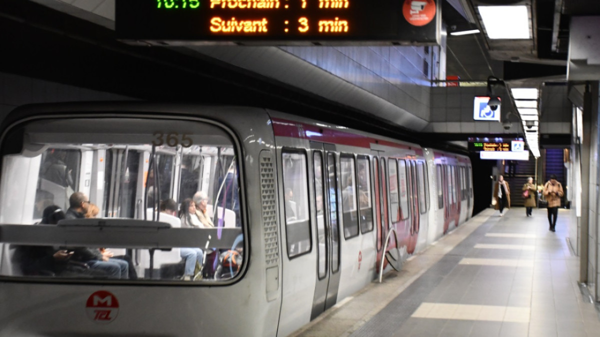 Nouvelle galère dans le métro à Lyon : la ligne D du métro brutalement ...