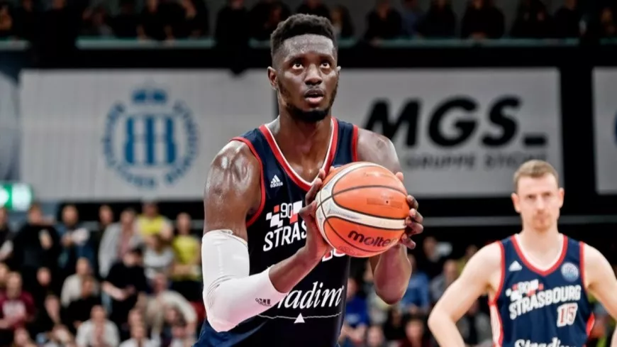 Basket : le géant Youssoupha Fall signe à l'ASVEL